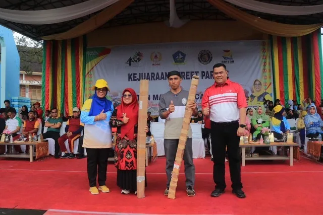 Berikur Pemenang Street Parade dan Marching Carnival di Lapangan Relief ...